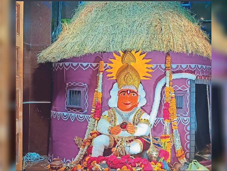 Sitting on Garuda in Dhanmandi, Khedapati Sarkar gave darshan of Lord ...