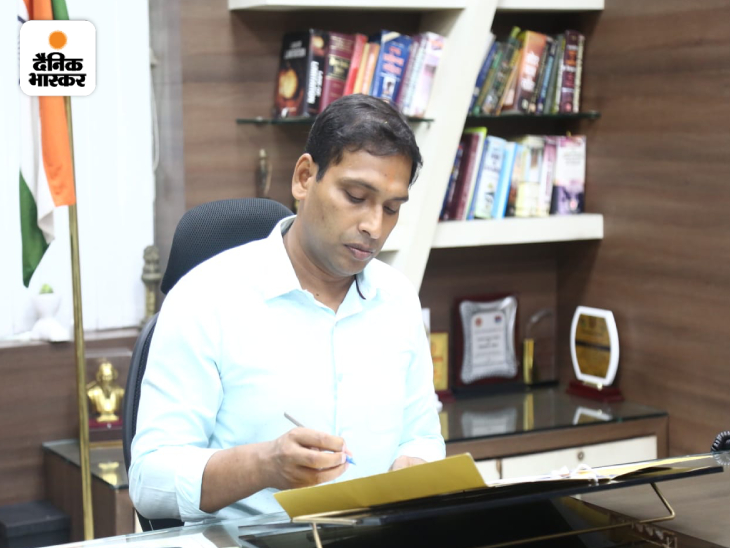 IAS Ashish Singh took charge; Collector who lived in Ujjain-Dewas | KBC ...