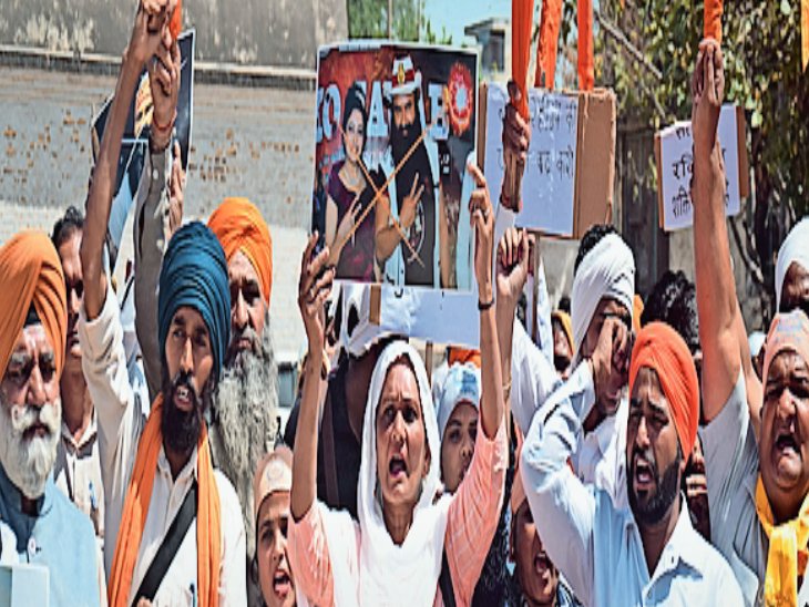 Uproar outside DC office, memorandum submitted in protest against ...