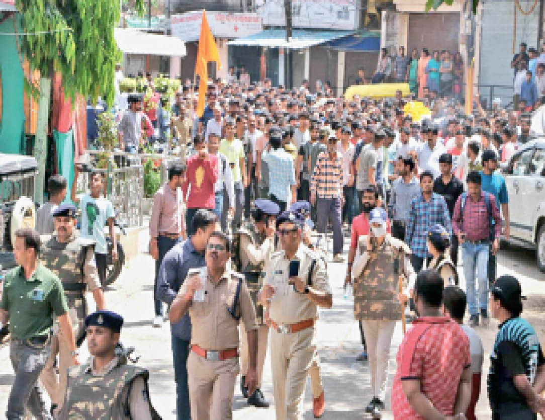 The transporter was threatened in the morning, 5 goons killed him with ...