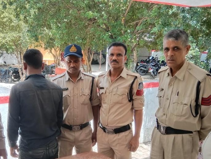 Balaghat man commits crime in Anjania area, police caught with luggage ...