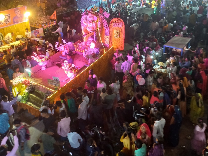 10 km long procession, more than one lakh devotees participated