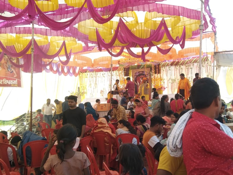 A huge crowd thronged to receive the offerings, Jai-Jai Ram, the temple ...