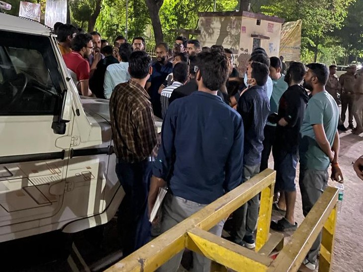 Timardar beat junior doctor, ruckus Junior doctors on strike overnight ...