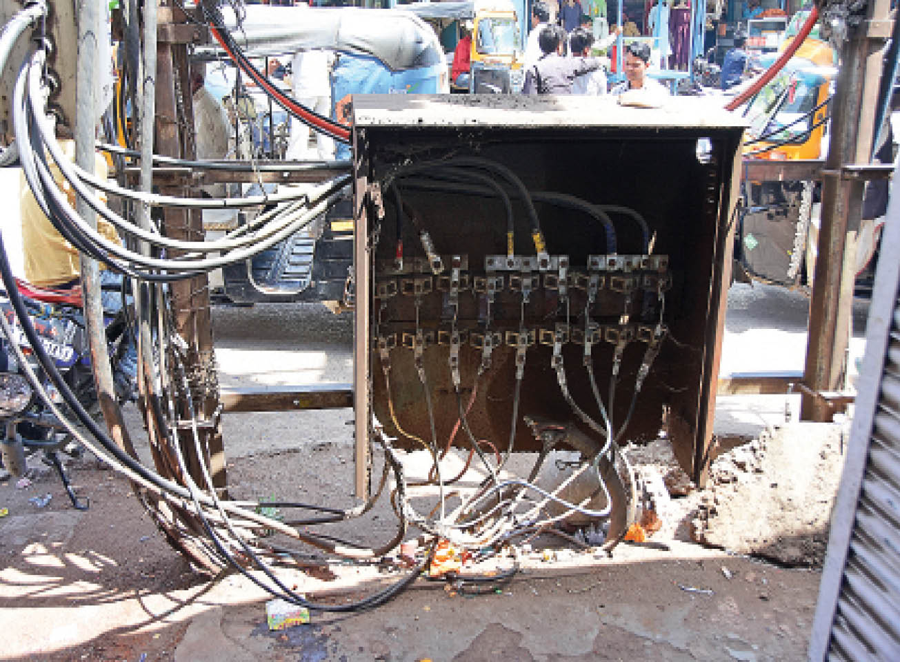 Transformer wires were hanging in the open in Nigam Market, 4 to 5 ...
