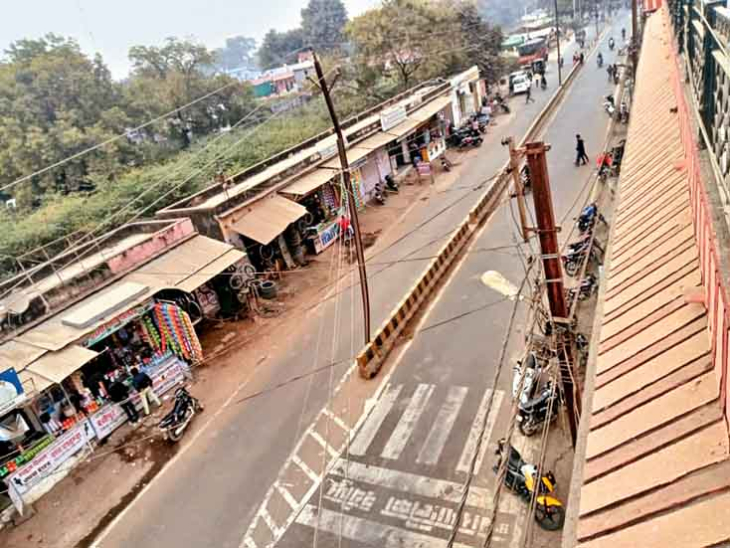 Paver blocks will be installed on both sides from collectorate to Pali ...