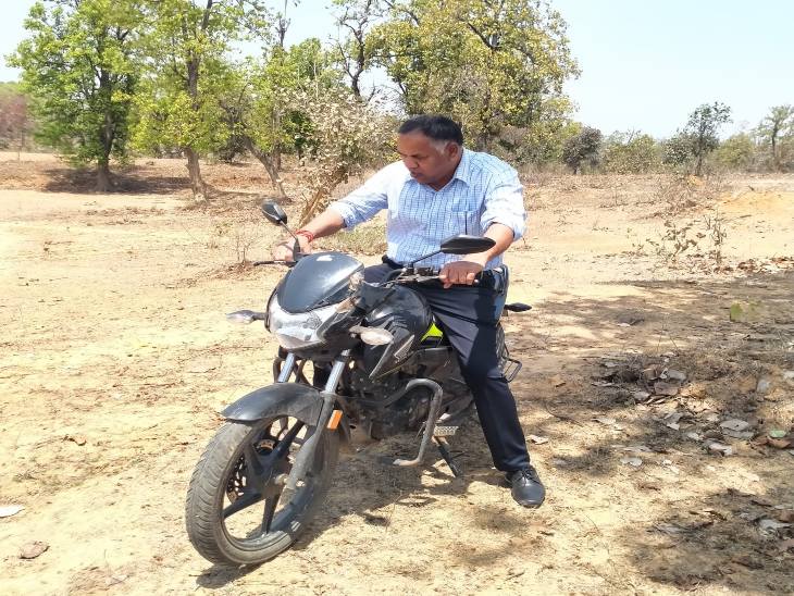 Collector PS Dhruv reached the elephant affected area by himself ...