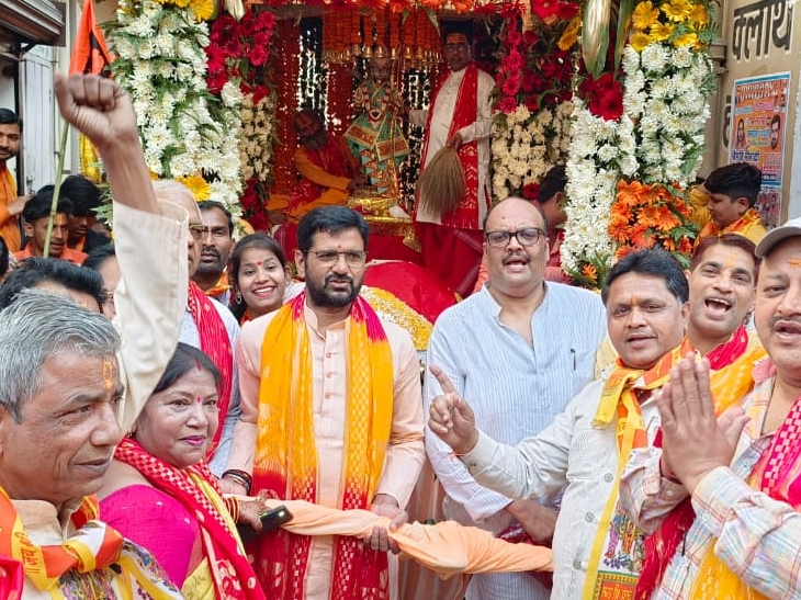 Inauguration by MLA Rajeev Tarara by pulling the chariot ahead of the ...