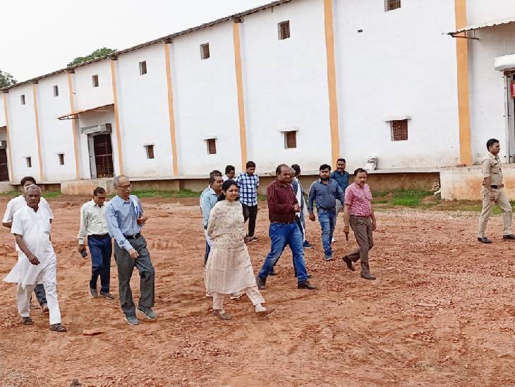 Rewa collector inspected procurement centers | रीवा कलेक्टर ने खरीदी ...