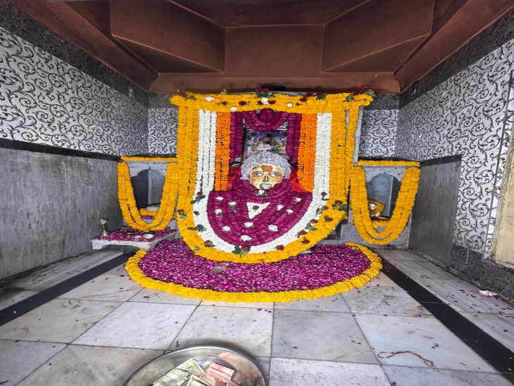 Phool Bangla tableau and recited Sunderkand and Hanuman Chalisa in ...