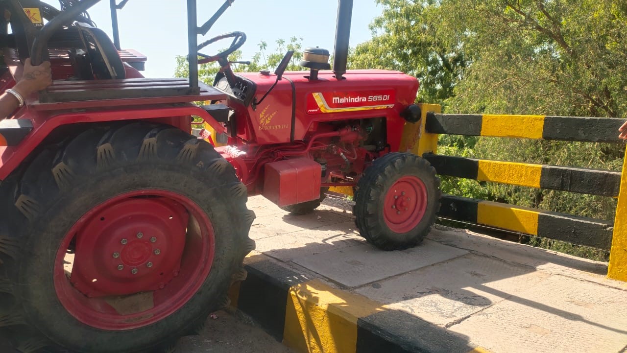 Tractor full of bars climbed on the wall near MS College Overbridge ...