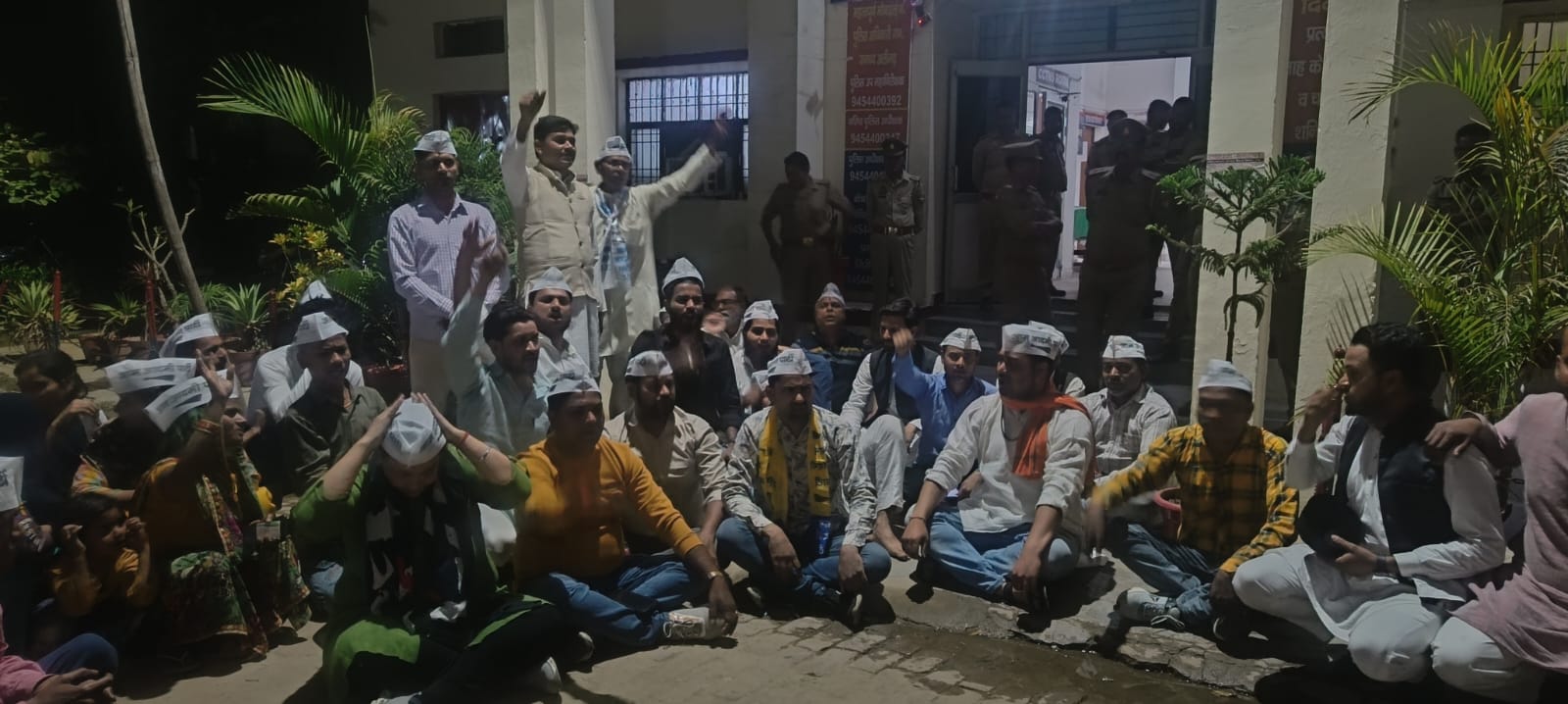 Case of Holi Chowk in Quarsi police station area of Aligarh, AAP ...