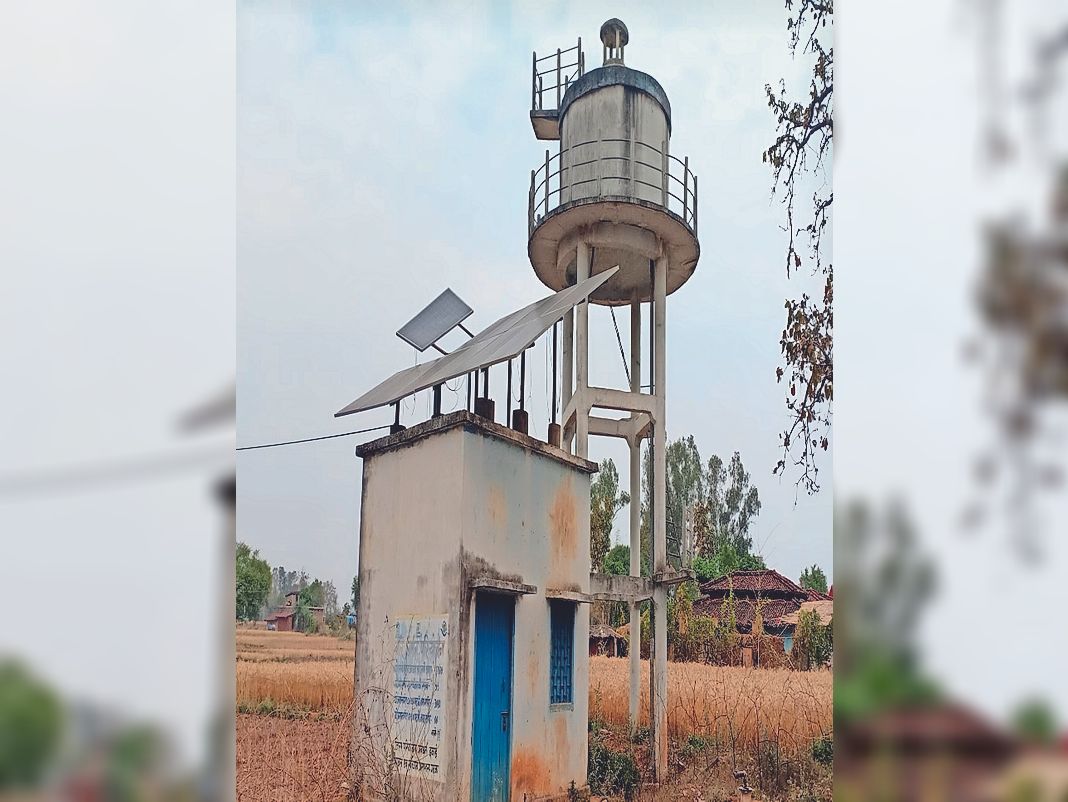 Solar water tower bad, drinking water problem | लापरवाही: सोलर जलमीनार ...