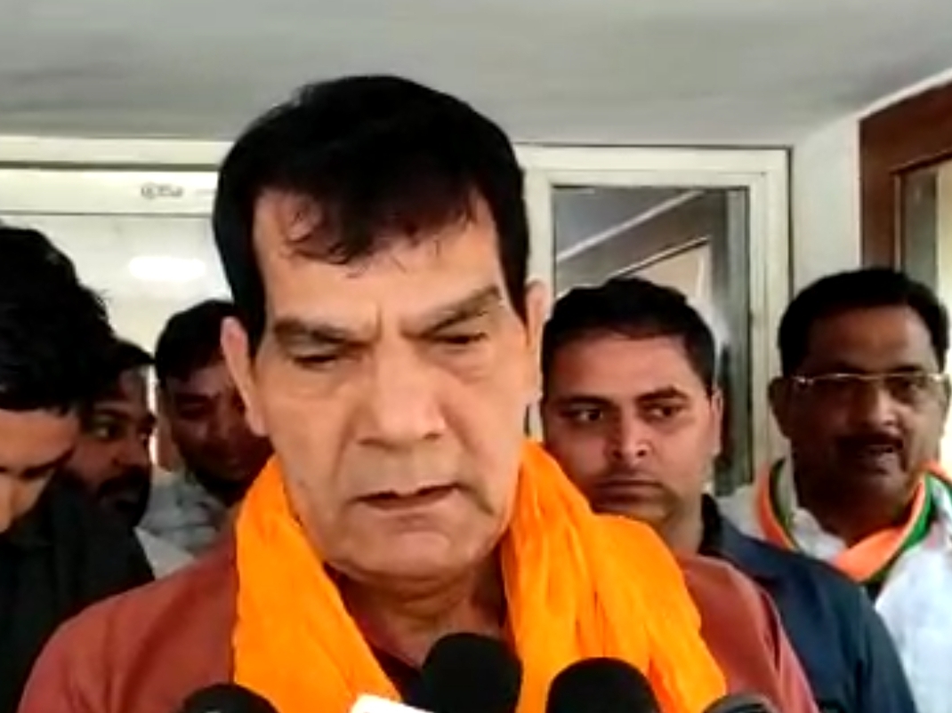 Urban Development Minister AK Sharma reached Varanasi on a two-day tour ...