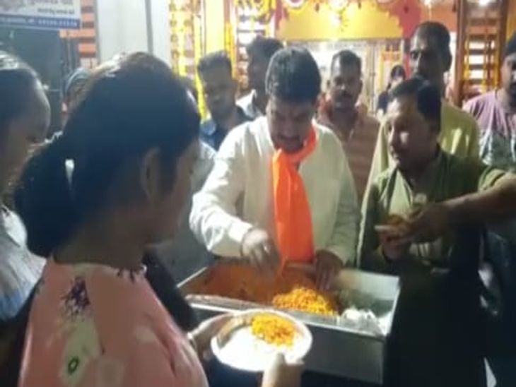Going to the stores everyday and giving service; Prasad distribution by ...