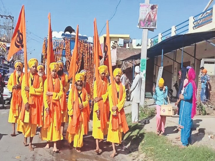 The city was decorated with kirtan dedicated to Khalsa Sajna Day | जगह ...