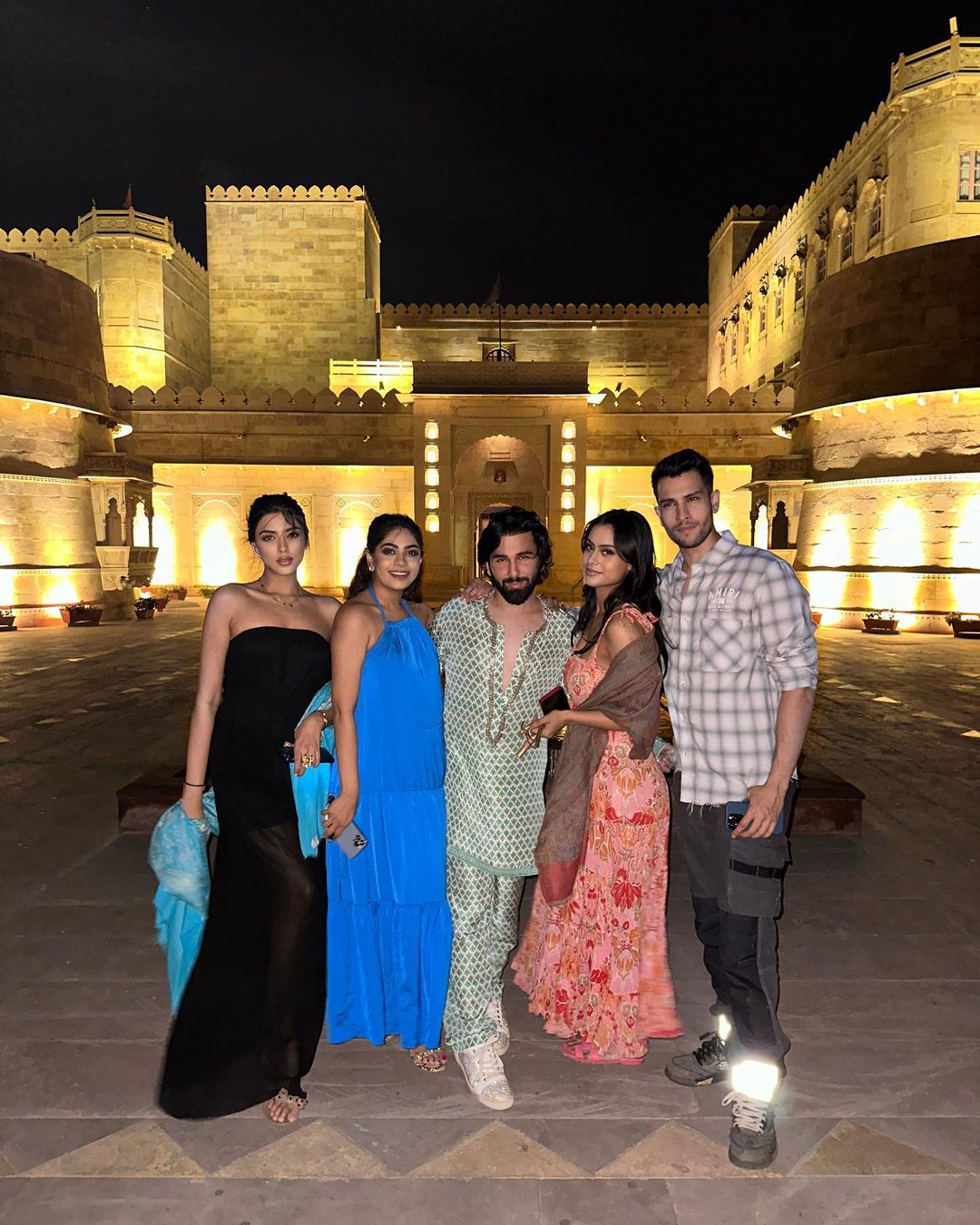 Ajay Devgn Daughter Rajasthan Vacation Photos; Nysa Devgn | Orhan ...