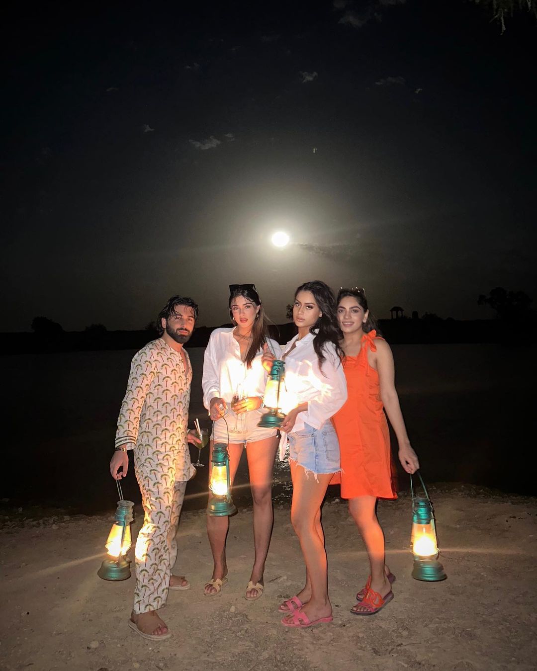 Ajay Devgn Daughter Rajasthan Vacation Photos; Nysa Devgn | Orhan ...