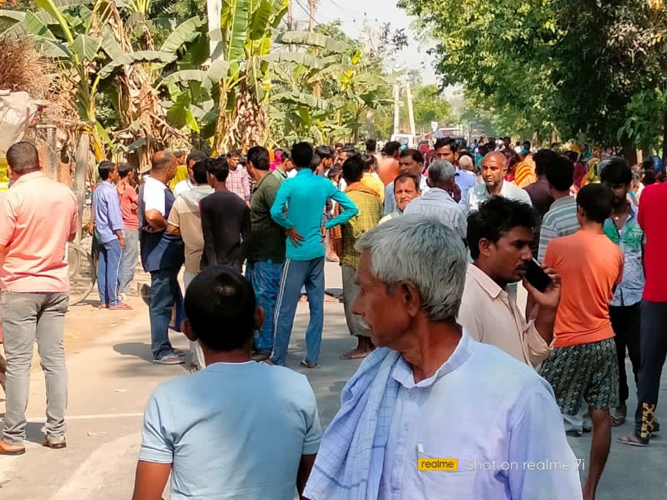 Fierce fighting between the two sides, teacher working in livelihood ...