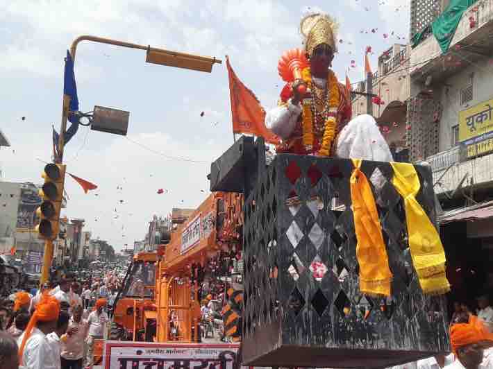 People tied the knot by group dance to the tune of Band Baje, tableaux ...