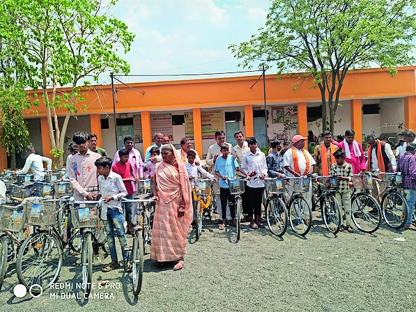 Free cycles given to 137 students in CM Rise School, Khawasa | निशुल्क ...