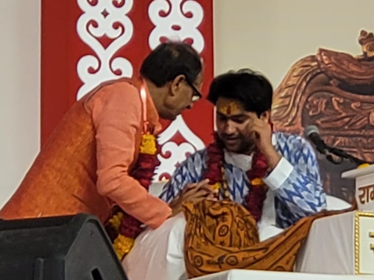 Presented Shawl Shreefal to Pandit Dhirendra Shastri, took his ...