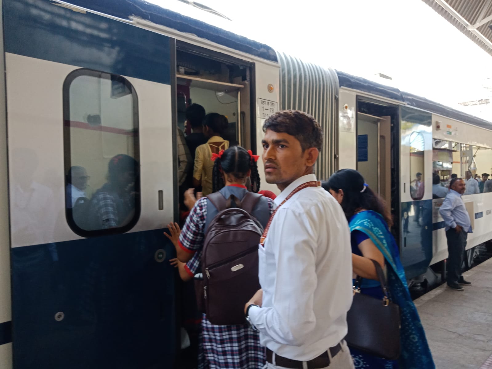 Children said this is the best train, after Gurugram it will stop ...