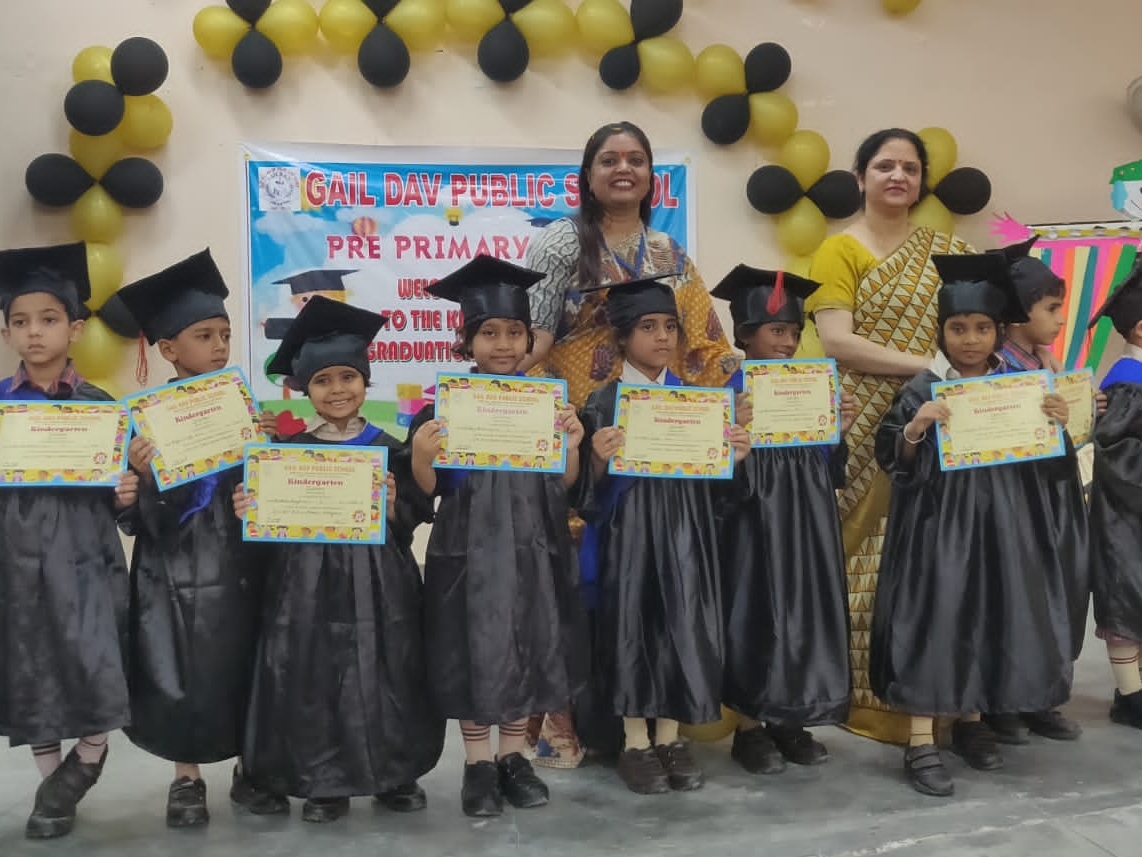 Children presented cultural programs, children arrived wearing ...