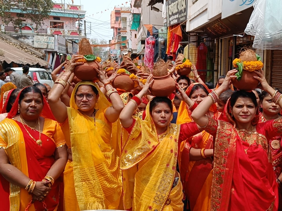 आनंदेश्वर मंदिर से निकाली कलश यात्रा, महंत हनुमानदास सुनाएंगे कथा ...