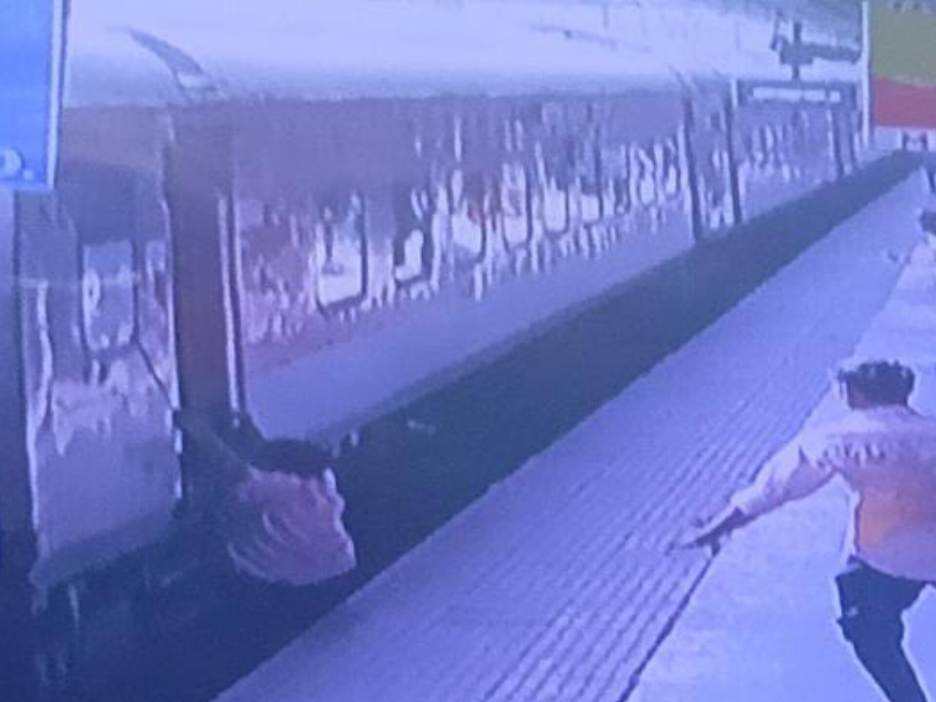 Passengers started screaming, train driver had to apply emergency brake ...