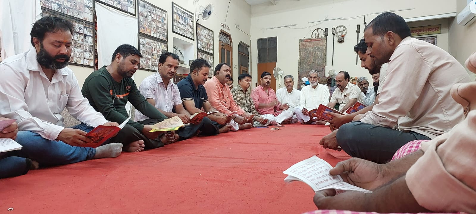 There is terror of monkeys in Mathura Vrindavan | मथुरा में निकाय चुनाव ...