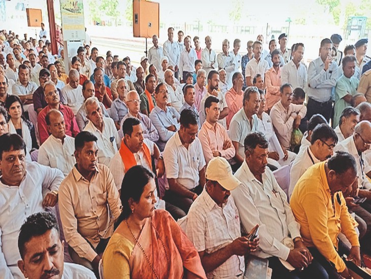 Now stoppage of Jammu Tawi train at Pindwara railway station, MP ...