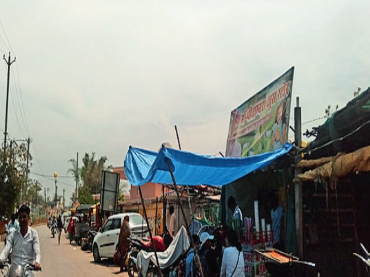 Encroachment by opening sugarcane and sweet stores around the temple ...
