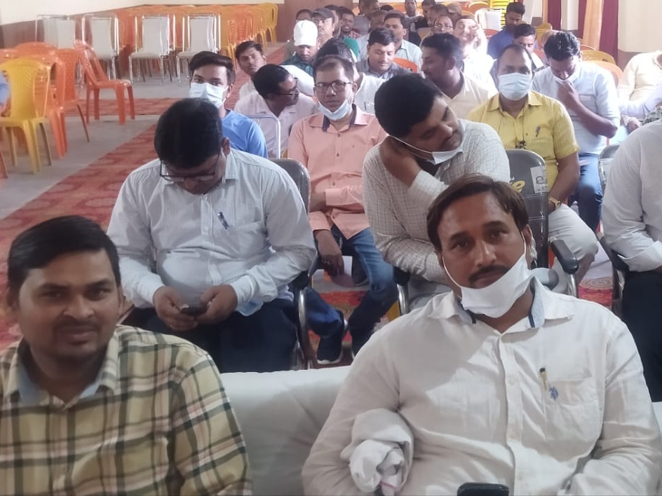 DM in Fatehpur directed to file a case for not taking training on the ...