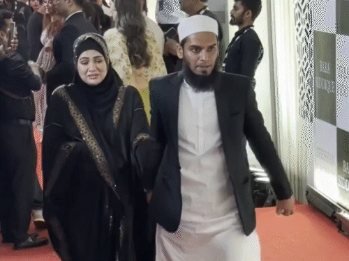 Sana Khan Pregnancy; Mufti Anas's Baba Siddique Iftaar Party Video Goes Viral | सना खान का ...