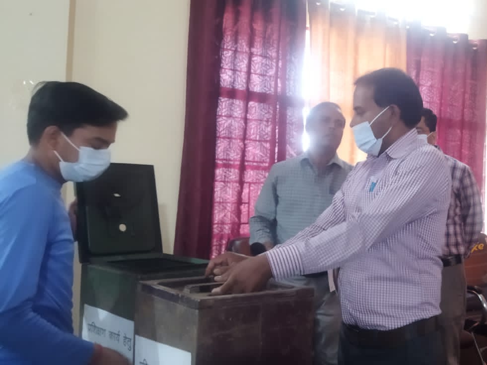 DM in Fatehpur directed to file a case for not taking training on the ...