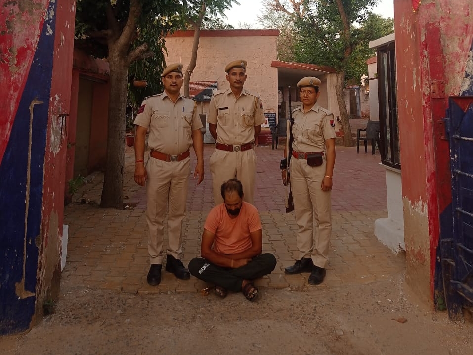 GRP Police Action: Arrested a youth for buying stolen goods. | चोरी का ...