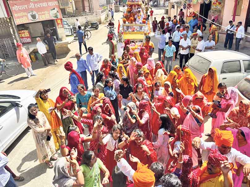 San Samaj celebrated the festival with pomp, called upon to follow the ...