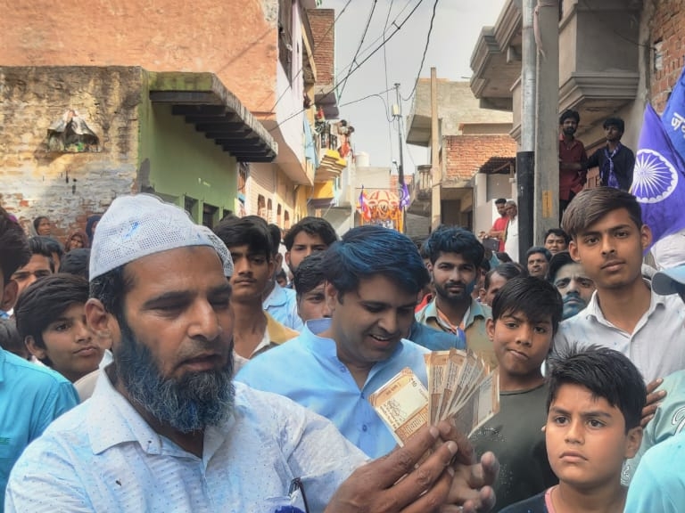 Video of Nagar Panchayat president candidate's husband scattering notes ...