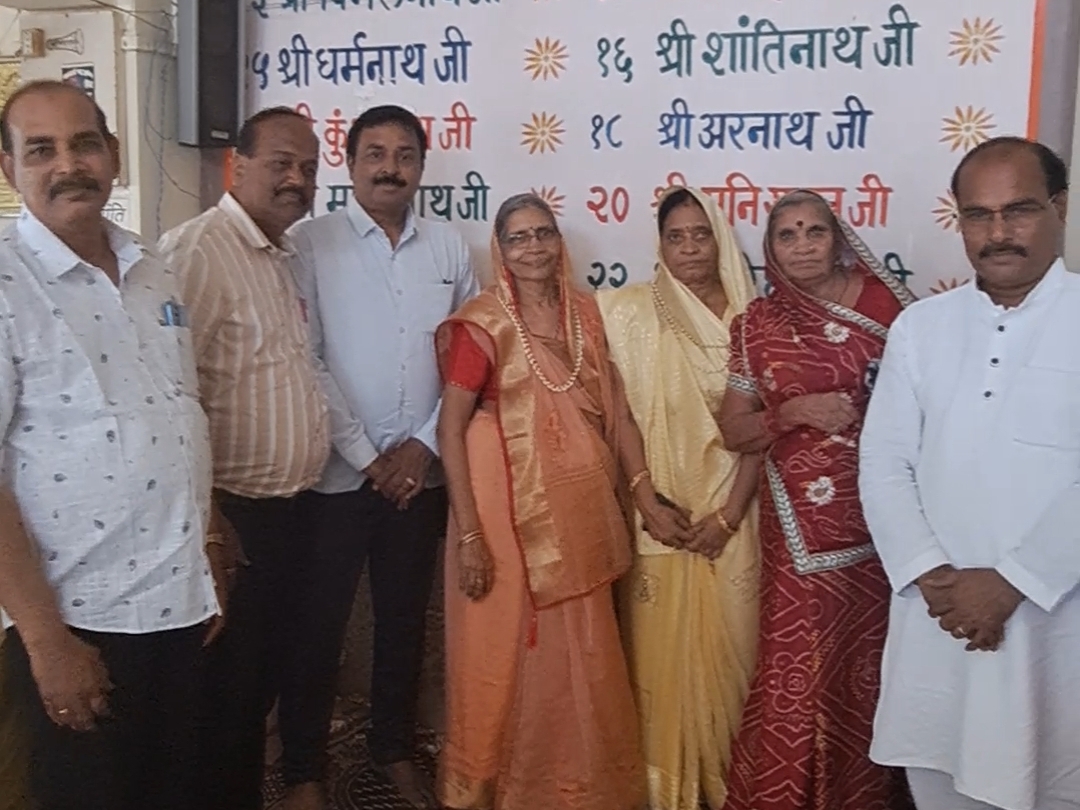 In Diwakar Sthanak Bhawan, women sang songs of penance, cheered the ...