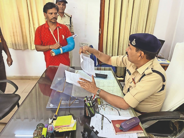 Gang of 20-25 boys, show extortion by fighting | आरोन में पानीपत गैंग ...