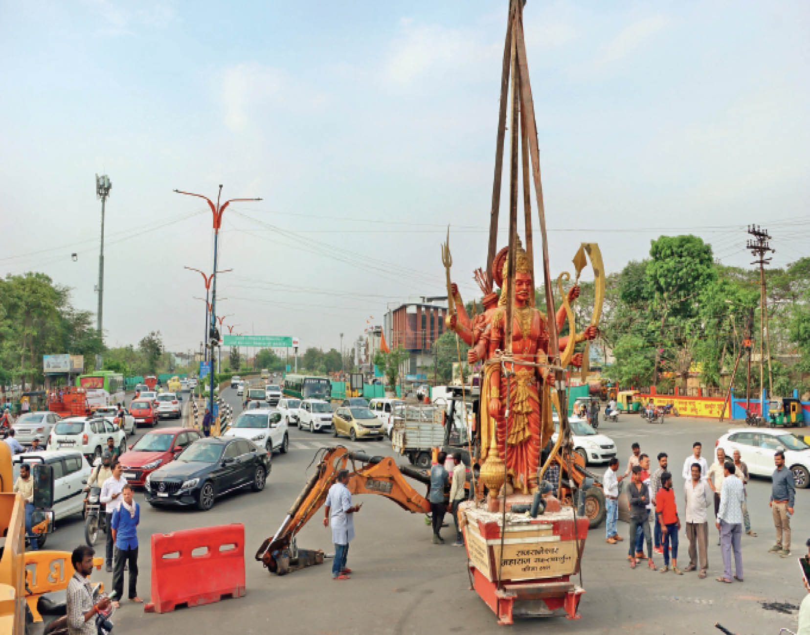 Lord Sahasrarjun gave way, tree shifting also completed, now flyover ...