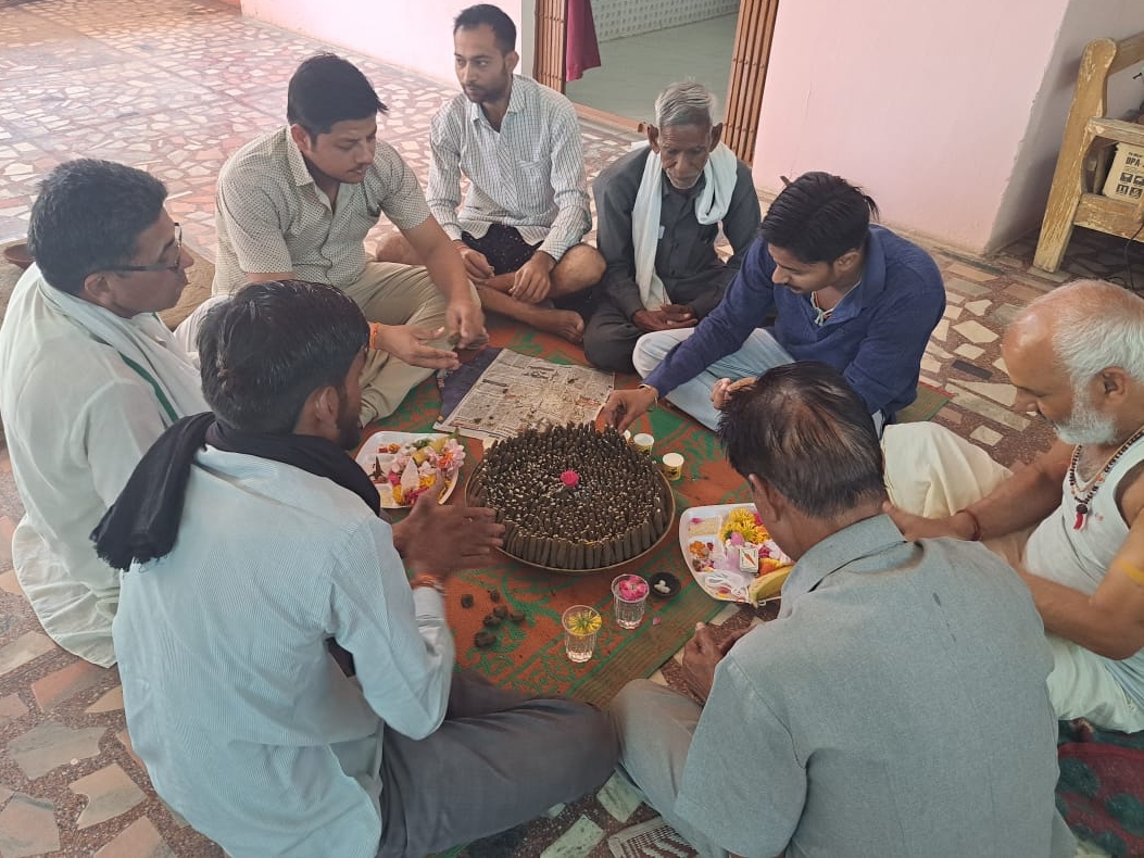 In the Sankatmochan temple, the Dadda Shishya family made innumerable ...