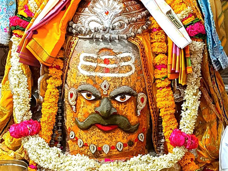 Divine makeup of Lord Mahakal with sandalwood hemp and ornaments ...