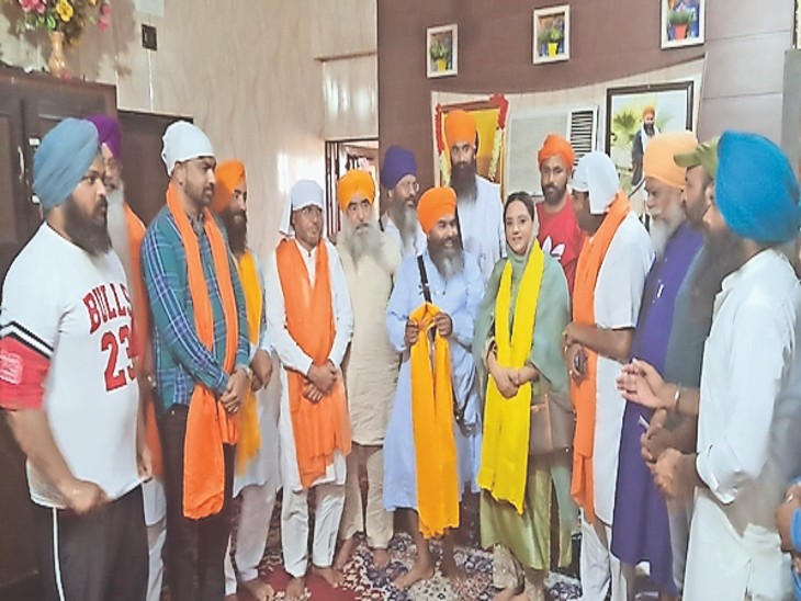 MLA Dr. Honor of Amandeep Kaur Arora at Gurdwara Dukh Bhanjansar Sahib ...