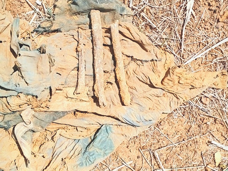 7 pieces of bone and mutilated clothes found in excavation | करकाभाट का ...