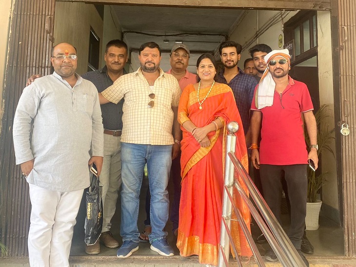 Kshama Jain, who was close to late Mulayam Singh, joins BJP, withdraws form | आगरा में वार्ड 54 ...