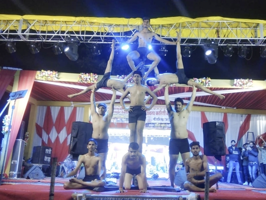 Rajasthani musical night organized, artists show tricks | श्री ...