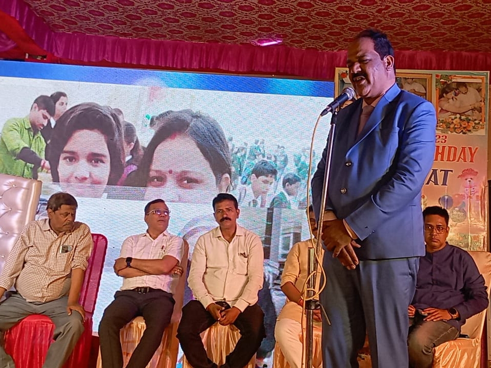 Literature is the mirror of society, honored by giving memento Ang ...