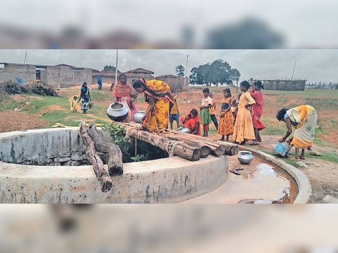 250 people quench their thirst from a well in Baghmari, trouble due to ...